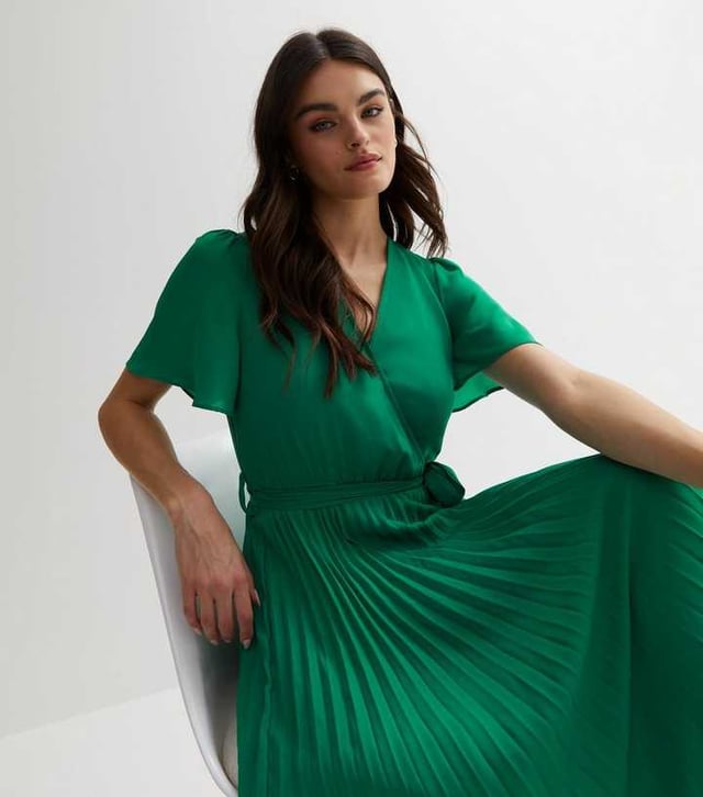 Geplooide midi-wikkeljurk met engelenmouwen